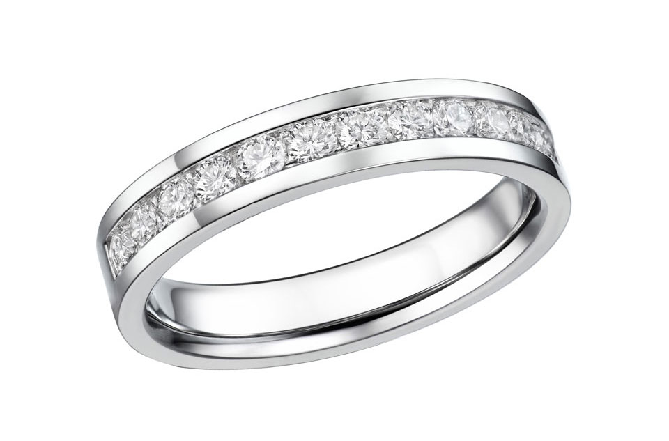 Line Confidence, with diamonds jewellery designed and made to last.